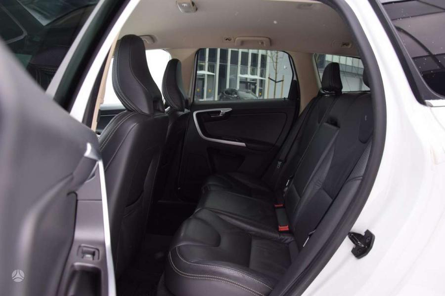 White Volvo XC60 2011 in Vilnius, with an engine capacity of 1.97 L and mileage of 229 thousand km for 9850 €, photo 22 on AUTOMOTO.COM.LV