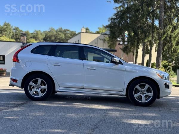 White Volvo XC60 2011 in Jurmala, with an engine capacity of 2.00 L and mileage of 367 thousand km for 7390 €, photo 6 on AUTOMOTO.COM.LV