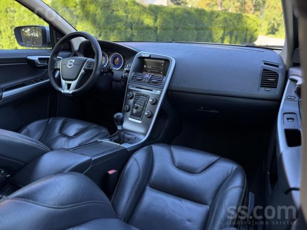 White Volvo XC60 2011 in Jurmala, with an engine capacity of 2.00 L and mileage of 367 thousand km for 7390 €, photo 7 on AUTOMOTO.COM.LV