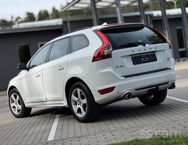 White Volvo XC60 2012 in Jurmala, with an engine capacity of 2.40 L and mileage of 0 thousand km for 8950 €, photo 4 on AUTOMOTO.COM.LV