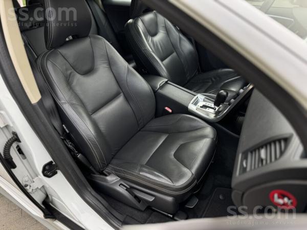White Volvo XC60 2012 in Jurmala, with an engine capacity of 2.40 L and mileage of 0 thousand km for 8950 €, photo 9 on AUTOMOTO.COM.LV