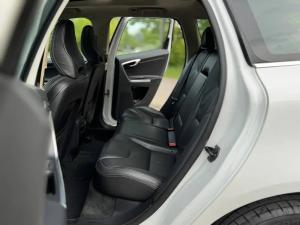 Balts Volvo XC60 2012 Jūrmala, ar dzinēja tilpumu 2.40 L un nobraukumu 275 tūkst. km par 8950 €, foto 9 vietnē AUTOMOTO.COM.LV