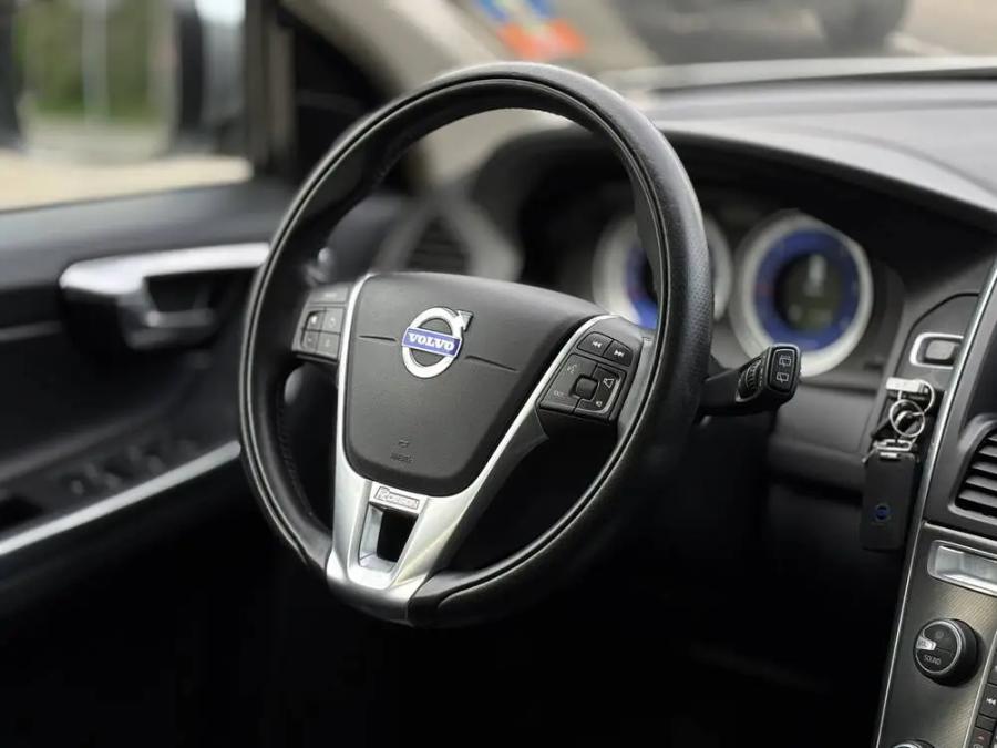 Balts Volvo XC60 2012 Jūrmala, ar dzinēja tilpumu 2.40 L un nobraukumu 275 tūkst. km par 8950 €, foto 17 vietnē AUTOMOTO.COM.LV