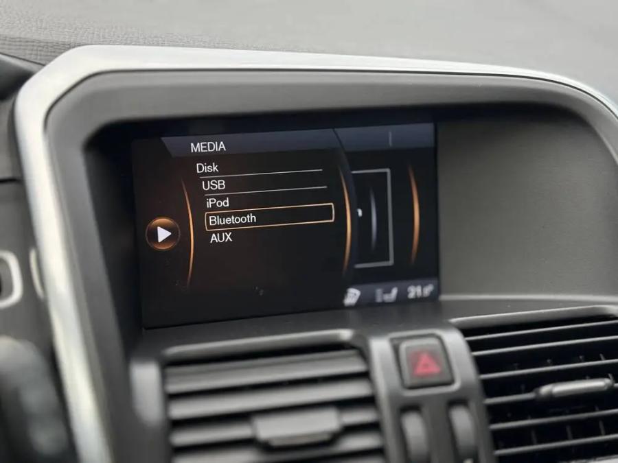 Balts Volvo XC60 2012 Jūrmala, ar dzinēja tilpumu 2.40 L un nobraukumu 275 tūkst. km par 8950 €, foto 20 vietnē AUTOMOTO.COM.LV