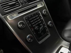 Balts Volvo XC60 2012 Jūrmala, ar dzinēja tilpumu 2.40 L un nobraukumu 275 tūkst. km par 8950 €, foto 22 vietnē AUTOMOTO.COM.LV
