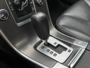 Balts Volvo XC60 2012 Jūrmala, ar dzinēja tilpumu 2.40 L un nobraukumu 275 tūkst. km par 8950 €, foto 23 vietnē AUTOMOTO.COM.LV