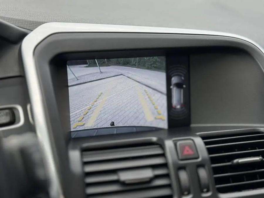 Balts Volvo XC60 2012 Jūrmala, ar dzinēja tilpumu 2.40 L un nobraukumu 275 tūkst. km par 8950 €, foto 24 vietnē AUTOMOTO.COM.LV
