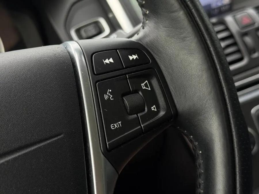 Balts Volvo XC60 2012 Jūrmala, ar dzinēja tilpumu 2.40 L un nobraukumu 275 tūkst. km par 8950 €, foto 26 vietnē AUTOMOTO.COM.LV