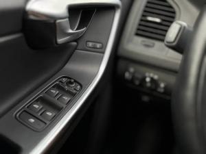Balts Volvo XC60 2012 Jūrmala, ar dzinēja tilpumu 2.40 L un nobraukumu 275 tūkst. km par 8950 €, foto 27 vietnē AUTOMOTO.COM.LV