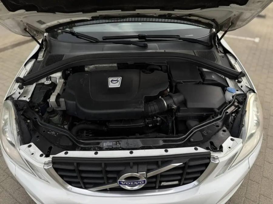 Balts Volvo XC60 2012 Jūrmala, ar dzinēja tilpumu 2.40 L un nobraukumu 275 tūkst. km par 8950 €, foto 32 vietnē AUTOMOTO.COM.LV