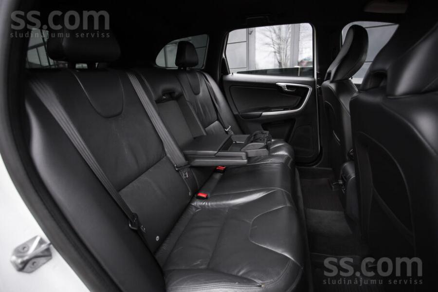 Balts Volvo XC60 2013 Jelgava, ar dzinēja tilpumu 2.40 L un nobraukumu 0 tūkst. km par 14690 €, foto 16 vietnē AUTOMOTO.COM.LV