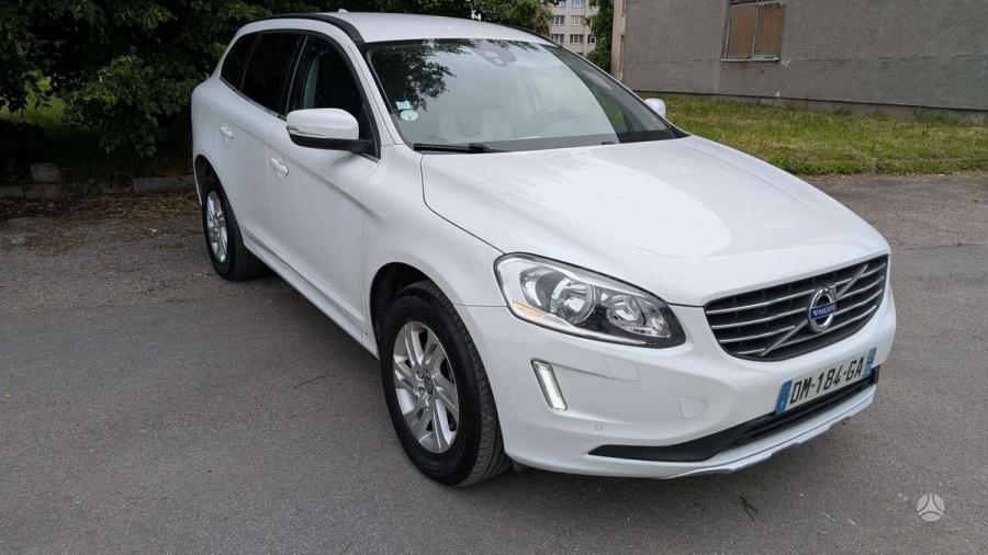 White Volvo XC60 2014 in Panevezys, with an engine capacity of 2.00 L and mileage of 242 thousand km for 9350 €, photo 1 on AUTOMOTO.COM.LV