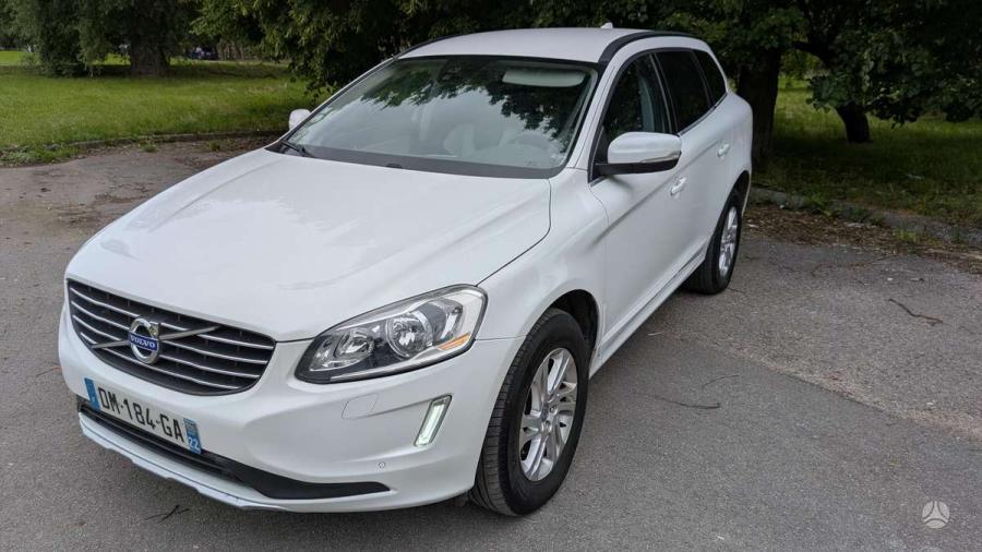White Volvo XC60 2014 in Panevezys, with an engine capacity of 2.00 L and mileage of 242 thousand km for 9350 €, photo 3 on AUTOMOTO.COM.LV