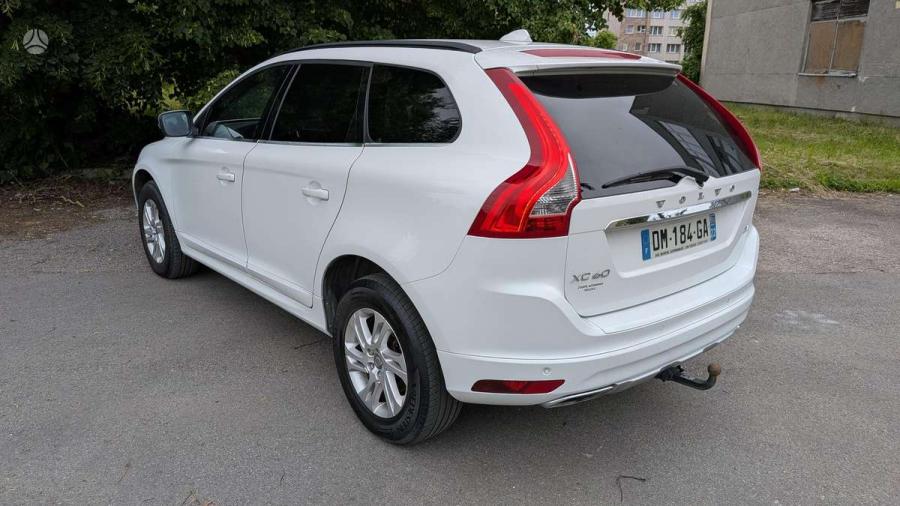 White Volvo XC60 2014 in Panevezys, with an engine capacity of 2.00 L and mileage of 242 thousand km for 9350 €, photo 8 on AUTOMOTO.COM.LV