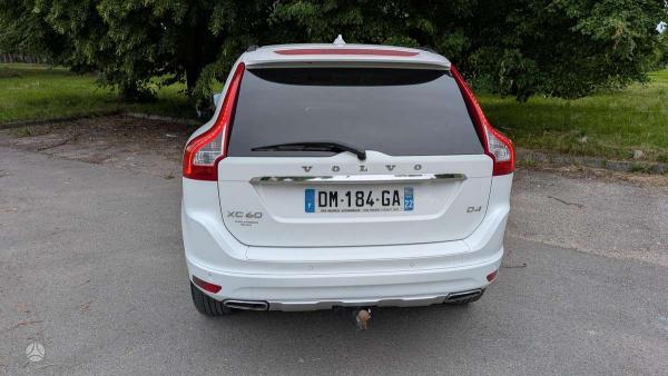 White Volvo XC60 2014 in Panevezys, with an engine capacity of 2.00 L and mileage of 242 thousand km for 9350 €, photo 10 on AUTOMOTO.COM.LV