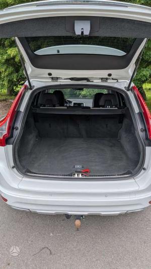 White Volvo XC60 2014 in Panevezys, with an engine capacity of 2.00 L and mileage of 242 thousand km for 9350 €, photo 13 on AUTOMOTO.COM.LV