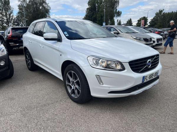 White Volvo XC60 2015 in Taurage, with an engine capacity of 1.97 L and mileage of 245 thousand km for 9900 €, photo 3 on AUTOMOTO.COM.LV