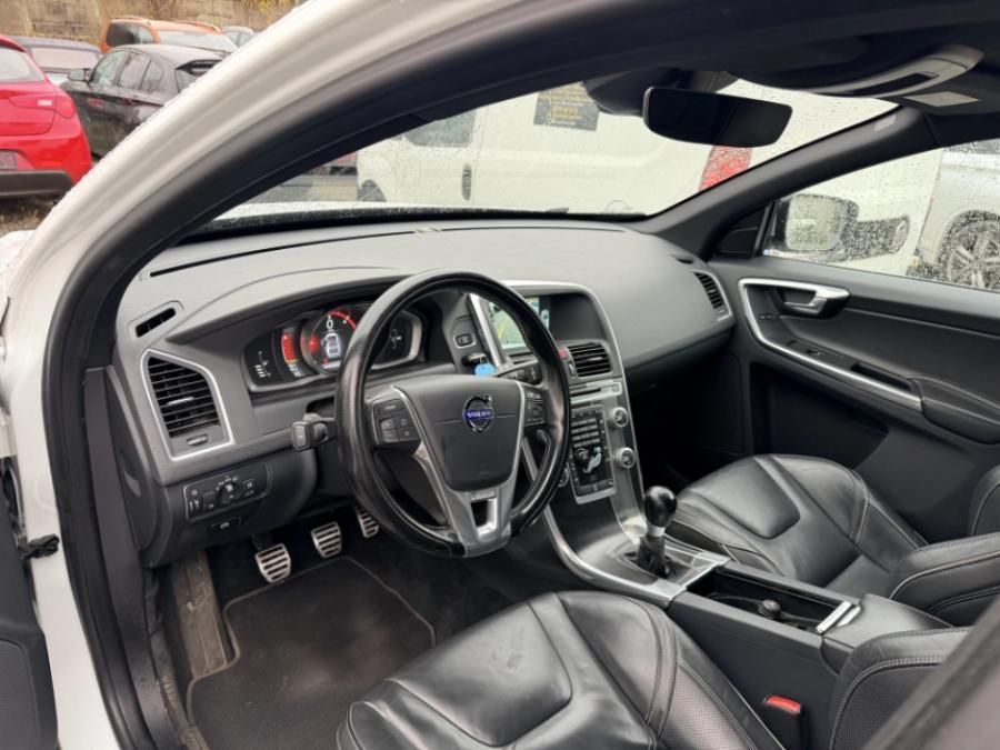 White Volvo XC60 2014 in Riga, with an engine capacity of 2.00 L and mileage of 195 thousand km for 13995 €, photo 5 on AUTOMOTO.COM.LV