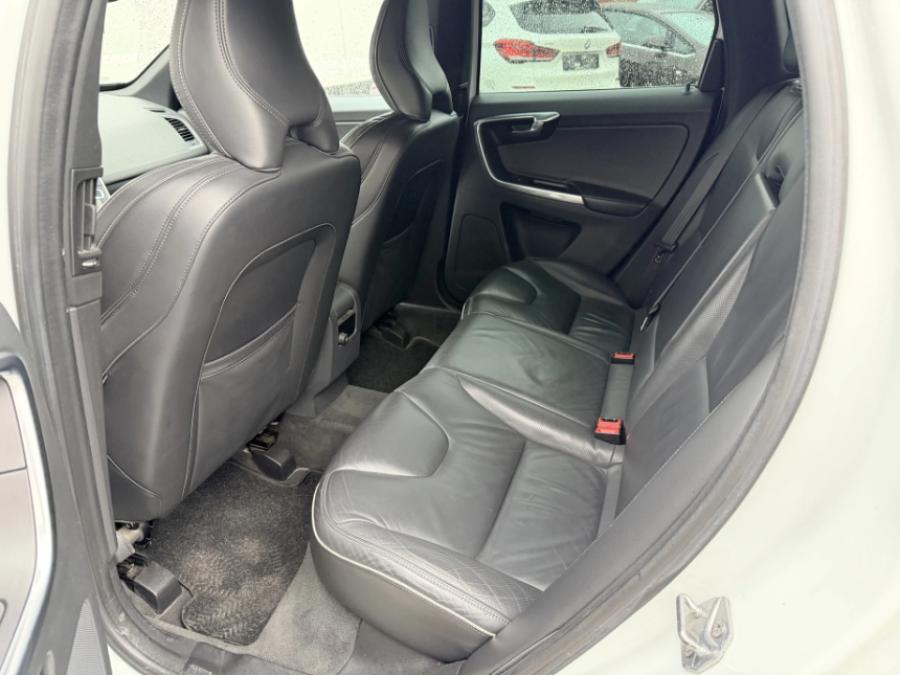 White Volvo XC60 2014 in Riga, with an engine capacity of 2.00 L and mileage of 195 thousand km for 13995 €, photo 6 on AUTOMOTO.COM.LV
