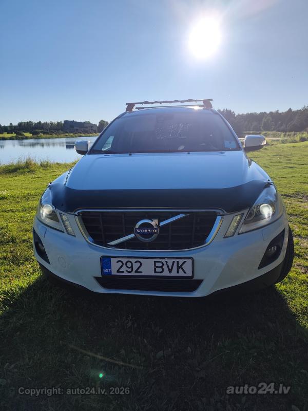 White Volvo XC60 2009 in Rakvere, with an engine capacity of 2.40 L and mileage of 302 thousand km for 7000 €, photo 1 on AUTOMOTO.COM.LV