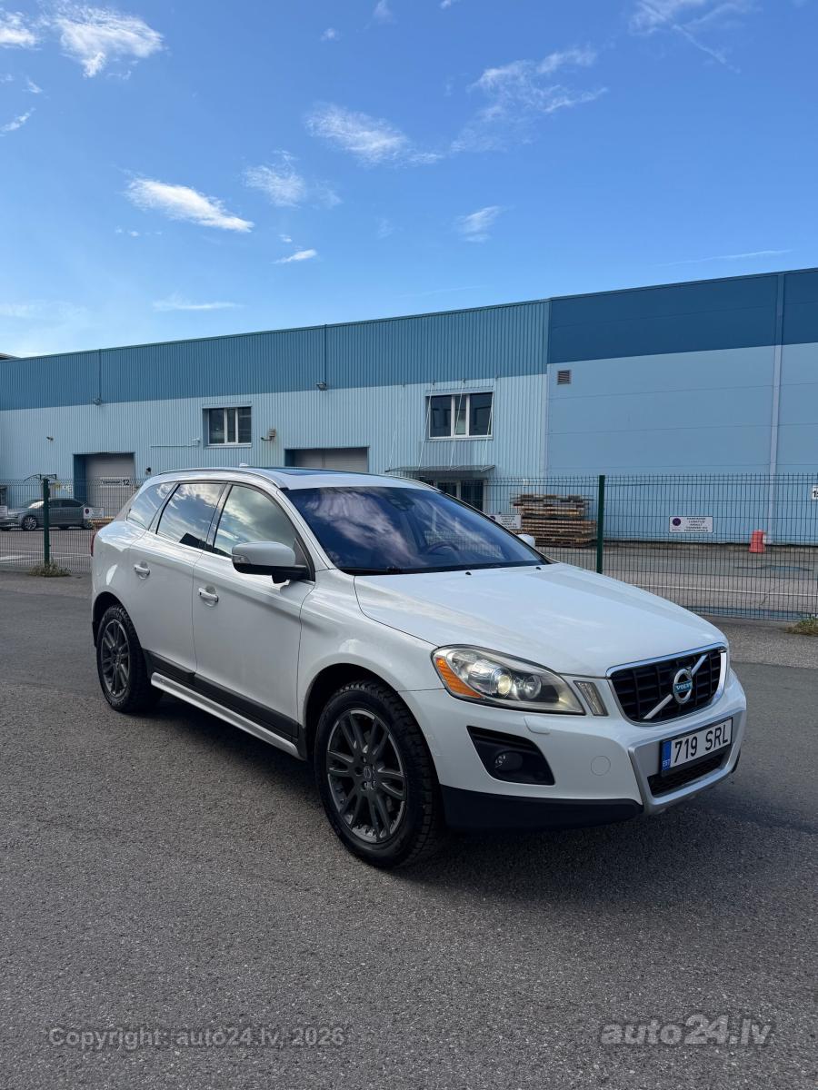 White Volvo XC60 2009 in Tallinn, with an engine capacity of 2.40 L and mileage of 295 thousand km for 6999 €, photo 1 on AUTOMOTO.COM.LV