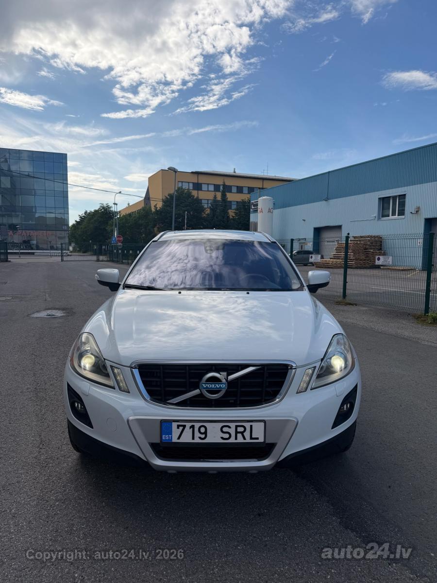 White Volvo XC60 2009 in Tallinn, with an engine capacity of 2.40 L and mileage of 295 thousand km for 6999 €, photo 3 on AUTOMOTO.COM.LV