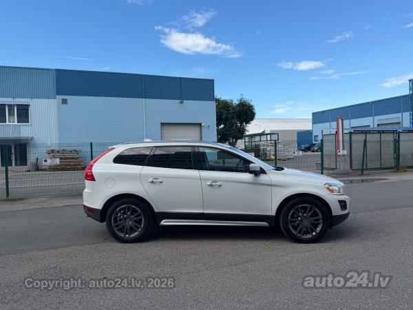 Balts Volvo XC60 2009 Tallina, ar dzinēja tilpumu 2.40 L un nobraukumu 295 tūkst. km par 6999 €, foto 4 vietnē AUTOMOTO.COM.LV