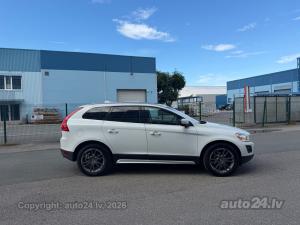 White Volvo XC60 2009 in Tallinn, with an engine capacity of 2.40 L and mileage of 295 thousand km for 6999 €, photo 5 on AUTOMOTO.COM.LV