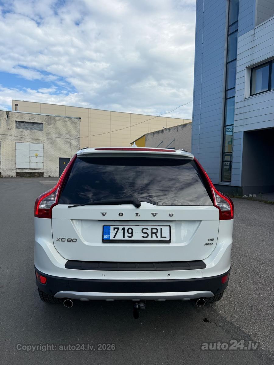 White Volvo XC60 2009 in Tallinn, with an engine capacity of 2.40 L and mileage of 295 thousand km for 6999 €, photo 6 on AUTOMOTO.COM.LV