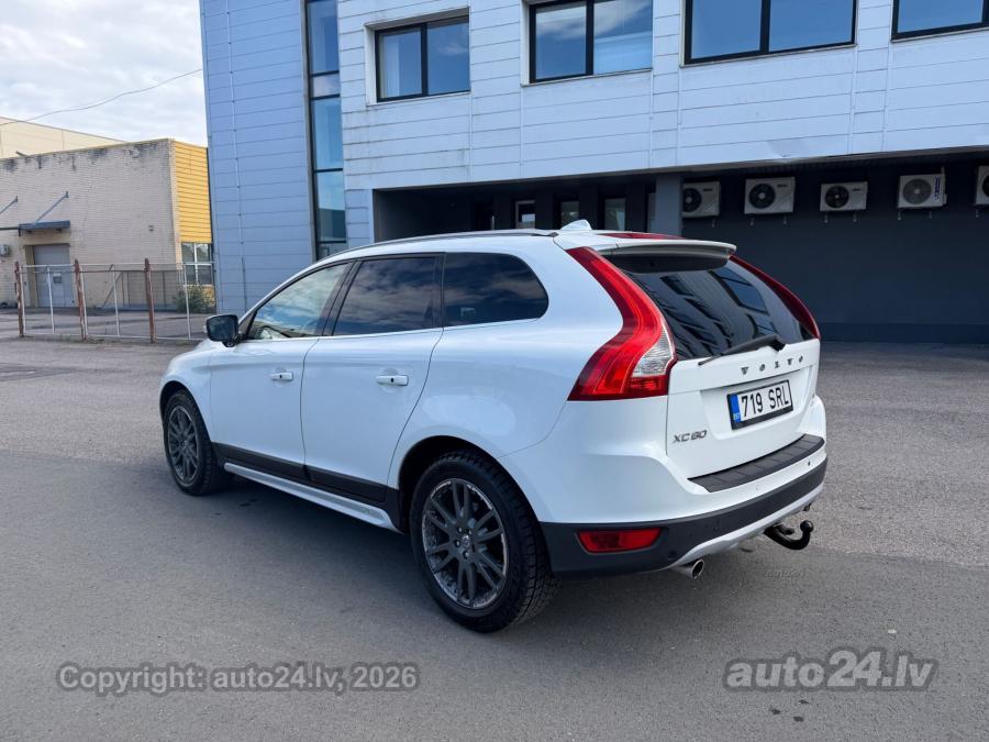 White Volvo XC60 2009 in Tallinn, with an engine capacity of 2.40 L and mileage of 295 thousand km for 6999 €, photo 7 on AUTOMOTO.COM.LV