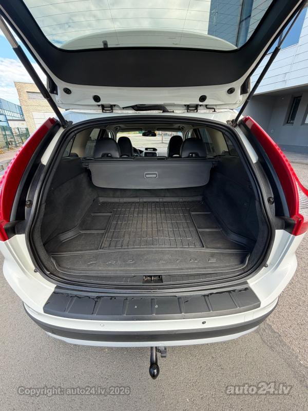 Balts Volvo XC60 2009 Tallina, ar dzinēja tilpumu 2.40 L un nobraukumu 295 tūkst. km par 6999 €, foto 8 vietnē AUTOMOTO.COM.LV