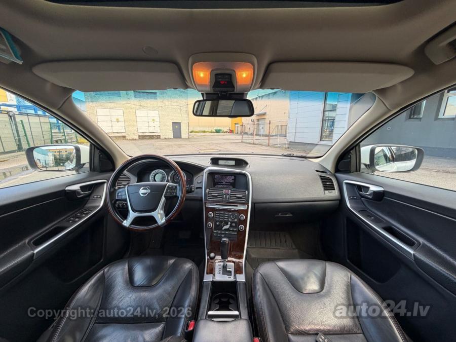 White Volvo XC60 2009 in Tallinn, with an engine capacity of 2.40 L and mileage of 295 thousand km for 6999 €, photo 10 on AUTOMOTO.COM.LV
