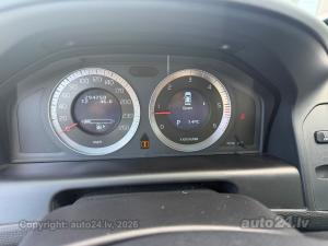White Volvo XC60 2009 in Tallinn, with an engine capacity of 2.40 L and mileage of 295 thousand km for 6999 €, photo 23 on AUTOMOTO.COM.LV