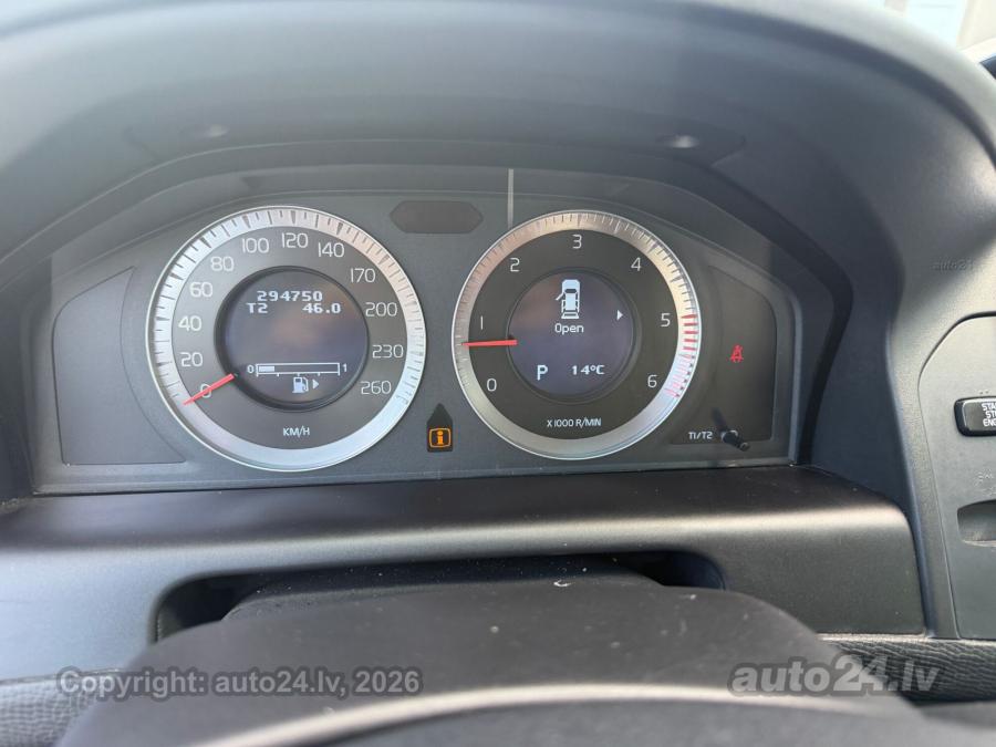 White Volvo XC60 2009 in Tallinn, with an engine capacity of 2.40 L and mileage of 295 thousand km for 6999 €, photo 23 on AUTOMOTO.COM.LV