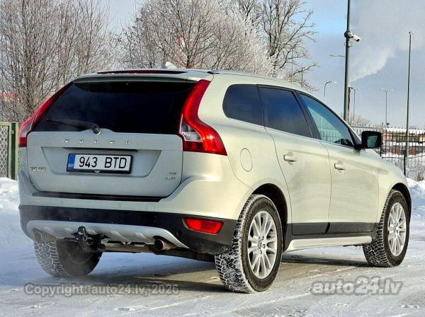 Balts Volvo XC60 2010 Tartu, ar dzinēja tilpumu 2.40 L un nobraukumu 268 tūkst. km par 9990 €, foto 3 vietnē AUTOMOTO.COM.LV