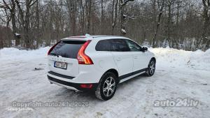White Volvo XC60 2011 in Kuressaare, with an engine capacity of 2.40 L and mileage of 320 thousand km for 8500 €, photo 3 on AUTOMOTO.COM.LV