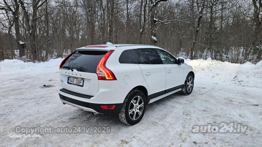 White Volvo XC60 2011 in Kuressaare, with an engine capacity of 2.40 L and mileage of 320 thousand km for 8500 €, photo 3 on AUTOMOTO.COM.LV