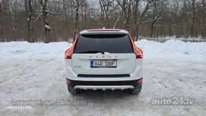 White Volvo XC60 2011 in Kuressaare, with an engine capacity of 2.40 L and mileage of 320 thousand km for 8500 €, photo 4 on AUTOMOTO.COM.LV