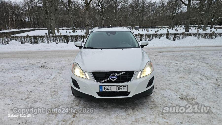 White Volvo XC60 2011 in Kuressaare, with an engine capacity of 2.40 L and mileage of 320 thousand km for 8500 €, photo 8 on AUTOMOTO.COM.LV