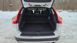 White Volvo XC60 2011 in Kuressaare, with an engine capacity of 2.40 L and mileage of 320 thousand km for 8500 €, photo 13 on AUTOMOTO.COM.LV