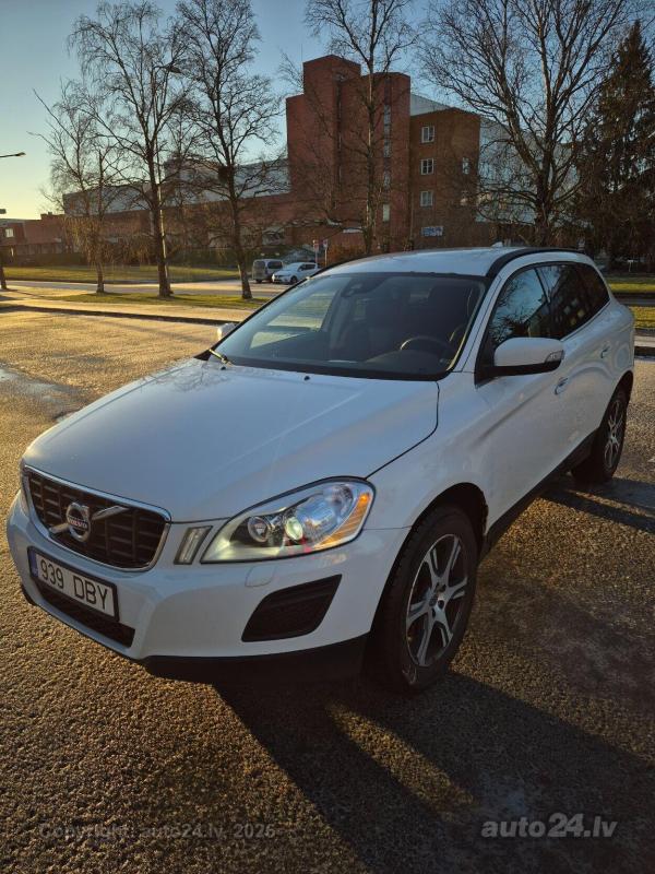 White Volvo XC60 2012 in Tallinn, with an engine capacity of 2.00 L and mileage of 260 thousand km for 7000 €, photo 1 on AUTOMOTO.COM.LV
