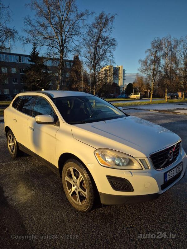 White Volvo XC60 2012 in Tallinn, with an engine capacity of 2.00 L and mileage of 260 thousand km for 7000 €, photo 2 on AUTOMOTO.COM.LV
