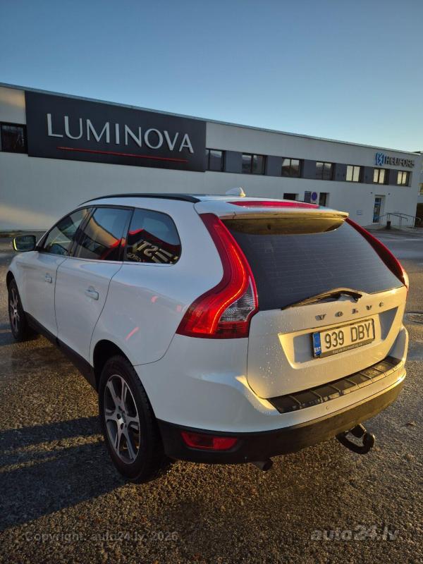 White Volvo XC60 2012 in Tallinn, with an engine capacity of 2.00 L and mileage of 260 thousand km for 7000 €, photo 4 on AUTOMOTO.COM.LV