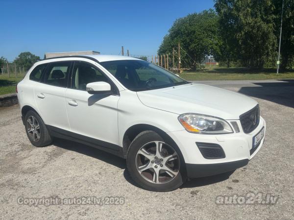 White Volvo XC60 2012 in Tallinn, with an engine capacity of 2.00 L and mileage of 328 thousand km for 10000 €, photo 1 on AUTOMOTO.COM.LV