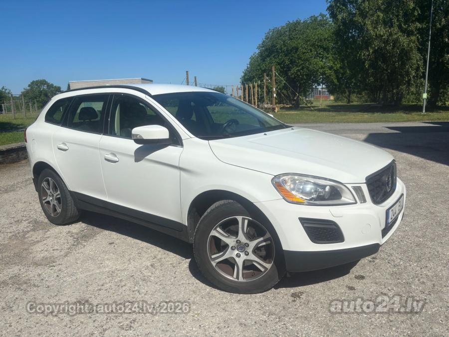 Balts Volvo XC60 2012 Tallina, ar dzinēja tilpumu 2.00 L un nobraukumu 328 tūkst. km par 10000 €, foto 1 vietnē AUTOMOTO.COM.LV