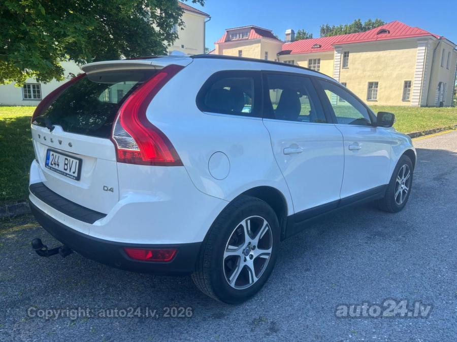 Balts Volvo XC60 2012 Tallina, ar dzinēja tilpumu 2.00 L un nobraukumu 328 tūkst. km par 10000 €, foto 3 vietnē AUTOMOTO.COM.LV