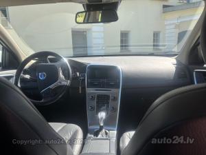 Balts Volvo XC60 2012 Tallina, ar dzinēja tilpumu 2.00 L un nobraukumu 328 tūkst. km par 10000 €, foto 4 vietnē AUTOMOTO.COM.LV