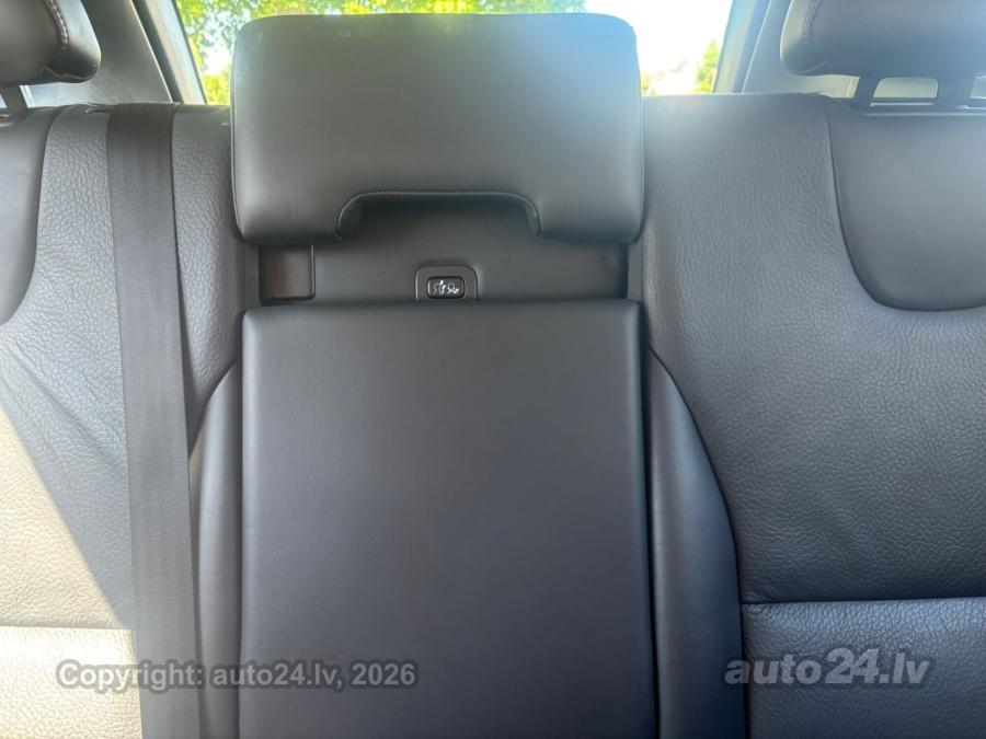 Balts Volvo XC60 2012 Tallina, ar dzinēja tilpumu 2.00 L un nobraukumu 328 tūkst. km par 10000 €, foto 6 vietnē AUTOMOTO.COM.LV