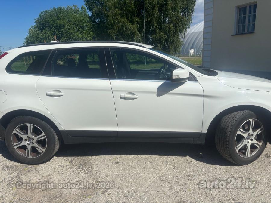 Balts Volvo XC60 2012 Tallina, ar dzinēja tilpumu 2.00 L un nobraukumu 328 tūkst. km par 10000 €, foto 8 vietnē AUTOMOTO.COM.LV