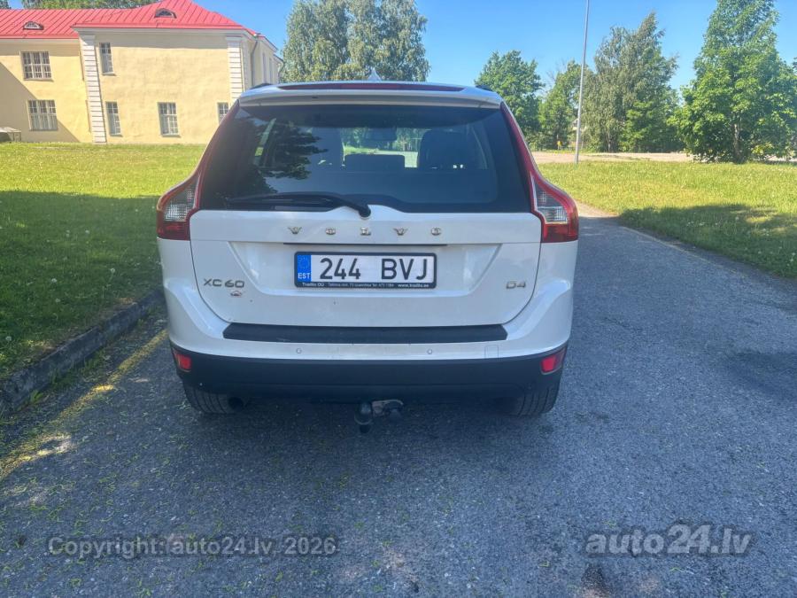 Balts Volvo XC60 2012 Tallina, ar dzinēja tilpumu 2.00 L un nobraukumu 328 tūkst. km par 10000 €, foto 10 vietnē AUTOMOTO.COM.LV